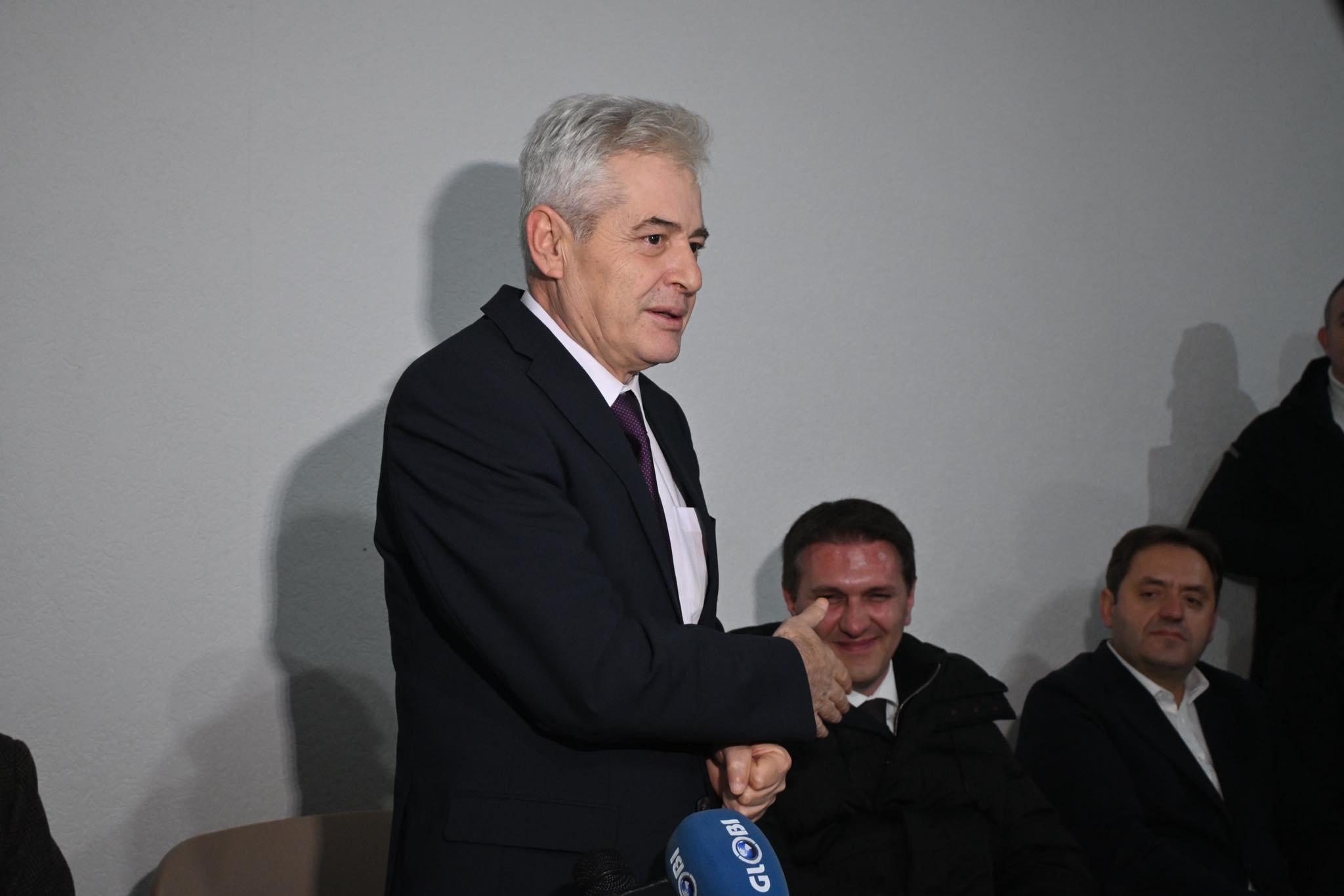 Hapet fushata e AKI-së në Vrapçisht, të pranishëm Ahmeti e Taravari ...